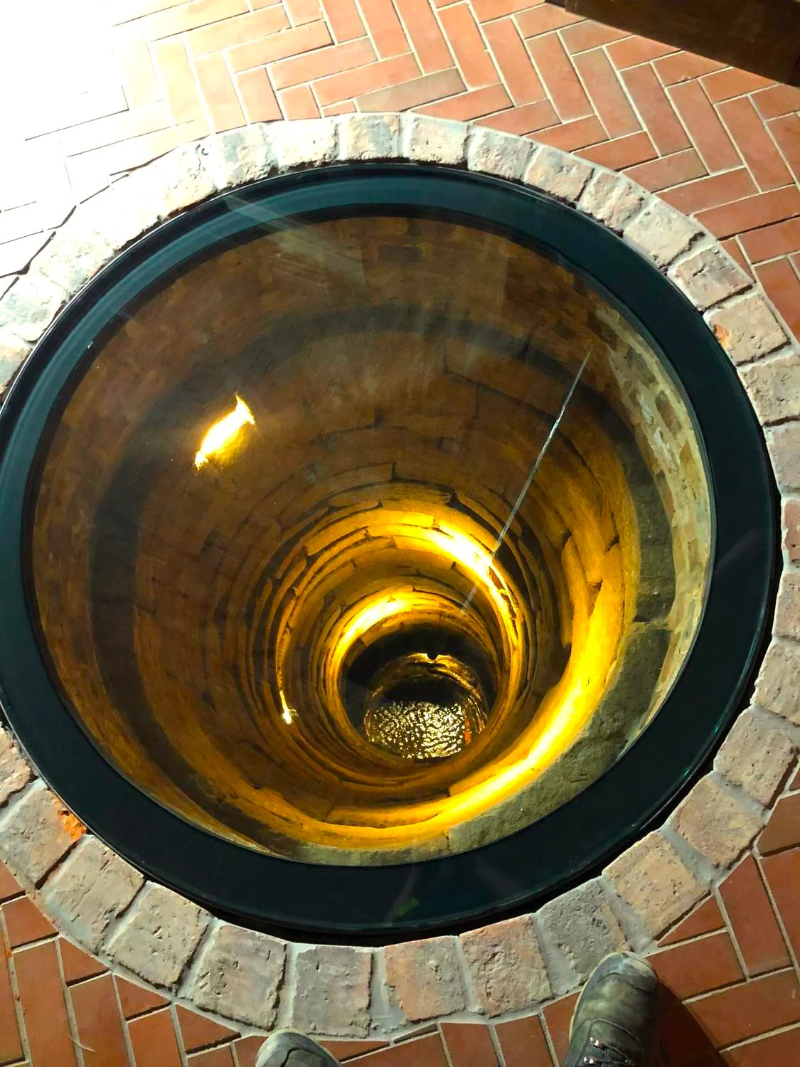 walk on glass well cover | Structural Glass Design | Walk on glass ...