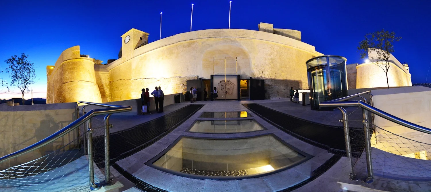 Drive on glass floor Dubai | Structural Glass Design | Walk on glass ...